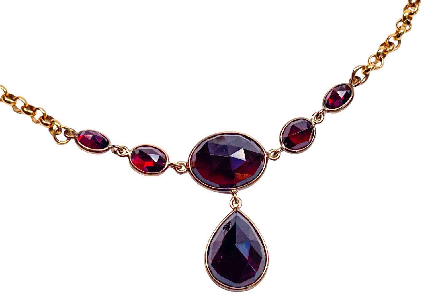 Lot 132 - Garnet Necklet.