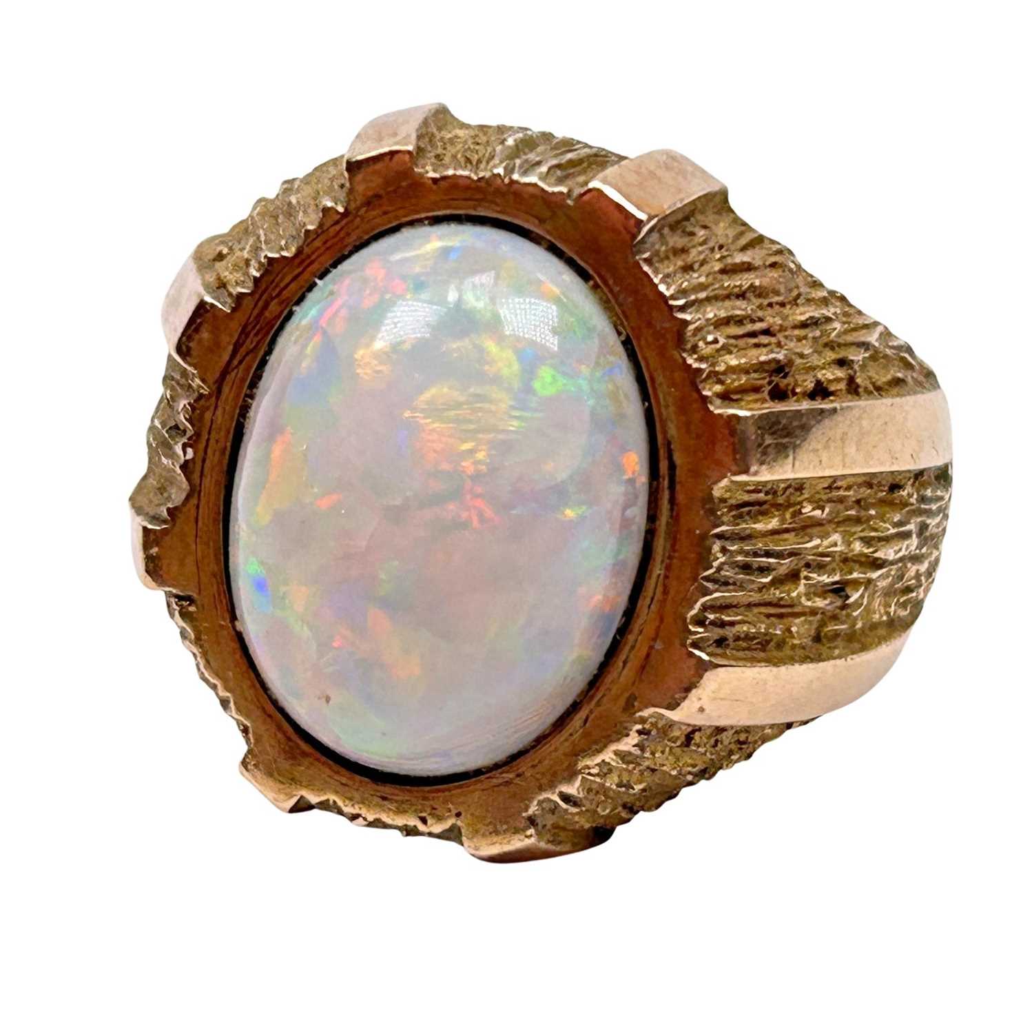 Lot 194 - Opal Signet Ring.